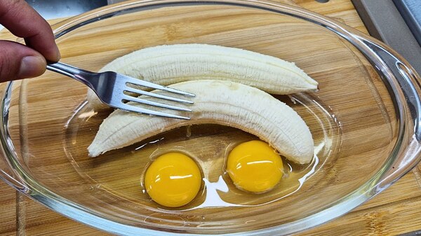 Juste 2 œufs et 2 bananes ! La recette qui fait fureur sur Internet ...