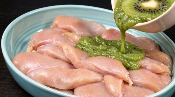 Peu de gens connaissent cette méthode au Kiwi pour attendrir le poulet ...